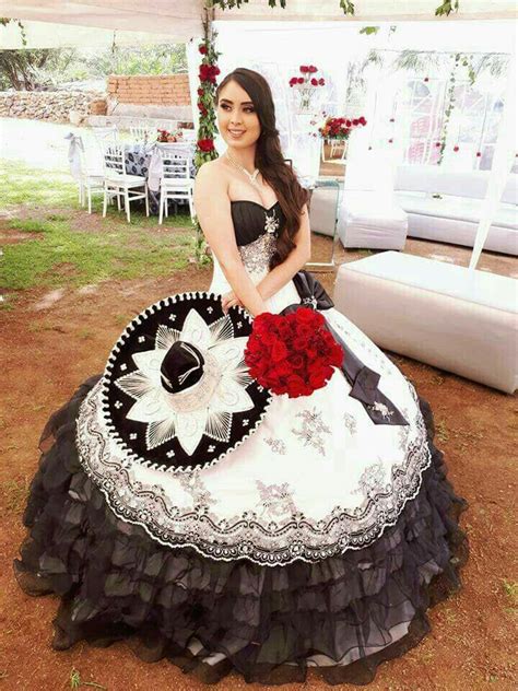 Venta Vestidos Charros De Xv En Stock