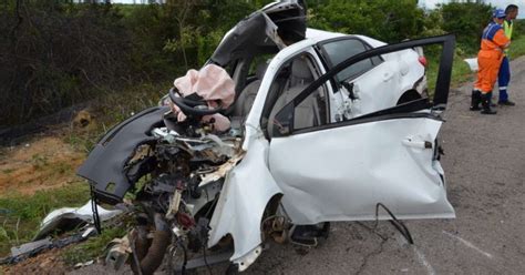 vc repórter dois morrem em acidente de carro no sudoeste da Bahia