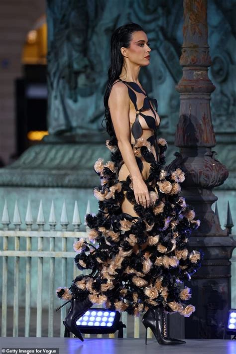 Katy Perry Flaunts Cleavage In Cut Out Dress At Vogue World Paris