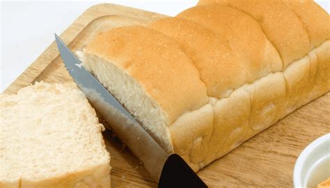 Pão caseiro fofinho feito no liquidificador e não precisa sovar confira