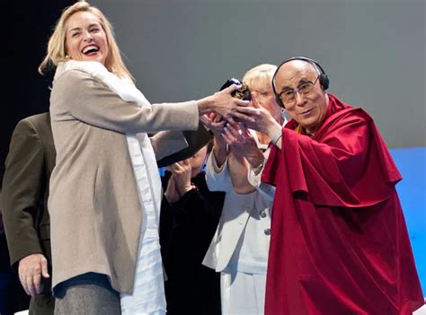 Photos Sharon Stone elle reçoit le Prix de la Paix des mains du