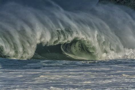 Marinha Alerta Para Ondas De 3 5 Metros No Litoral Baiano Namidia News