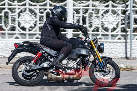 Aprilia 457 Naked Bike Prototypen Gesichtet