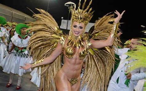 Apesar de suspeitas modelo jura que bumbum é real Sempre me