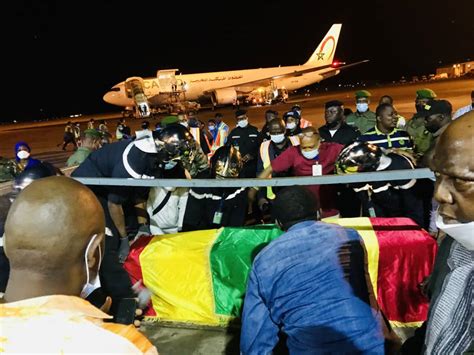 Conakry la dépouille mortelle de la maire Aminata Touré atterit sur le