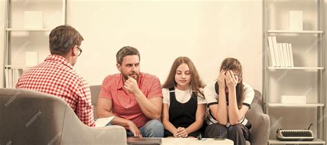 Premium Photo Psychologist With Young Couple Psychotherapist Or Marriage Counselor Listen