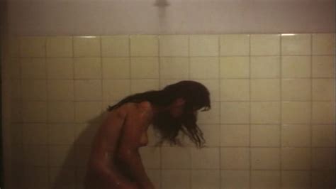 Naked Gemma Lewis In El Hombre Perseguido Por Un O V N I