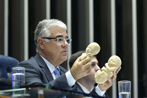 Sessão sobre assistolia fetal no Senado tem encenação e simulação de aborto