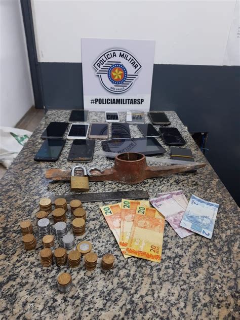 Após furto de 13 celulares e um tablet suspeito tenta fugir em ônibus