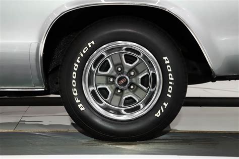 1976 Oldsmobile Cutlass Supreme Volo Museum