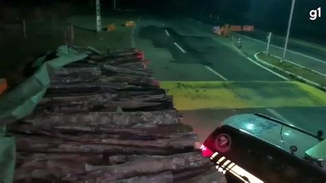 Vídeo PRF apreende 22 m³ de madeira nativa transportada ilegalmente na