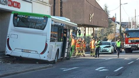 Medizinischer Notfall Busunfall in Graz Fußgänger wurde eingeklemmt
