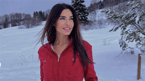 El increíble look de Pilar Rubio en la nieve con un mono de Fórmula 1