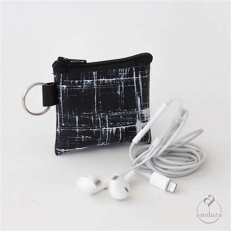 Kopfhörer Täschchen Stripes Print schwarz auf weiss amdara