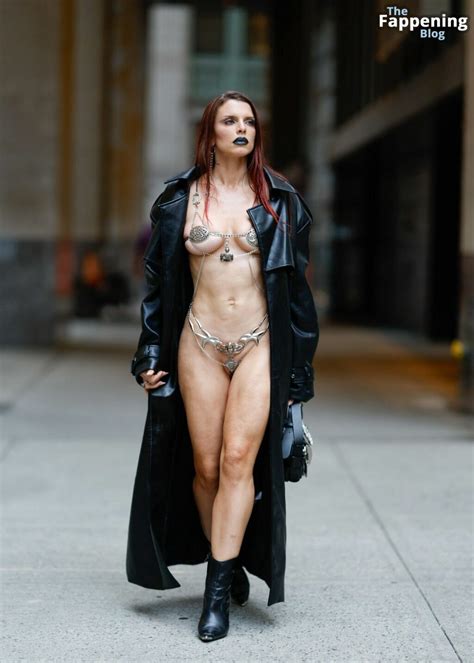 Julia Fox Flaunts Her Nude Tits And Shaved Pussy At The Prettylittlething X Naomi Campbell Show