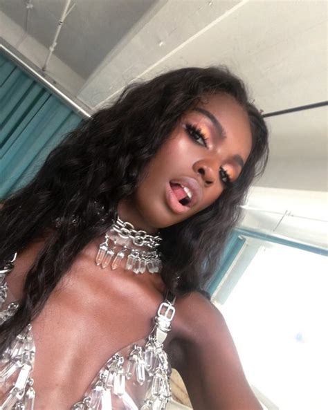 Leomie Anderson Topless And Sexy Photos The Fappening