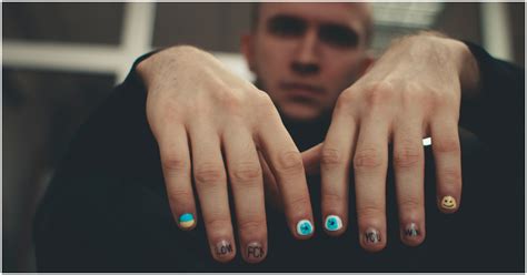 Sintetiza 51 imágenes sobre diseños de uñas hombre recién