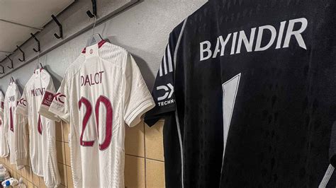 Inside Man Utd Dressing Room At Newport County Video Manchester United