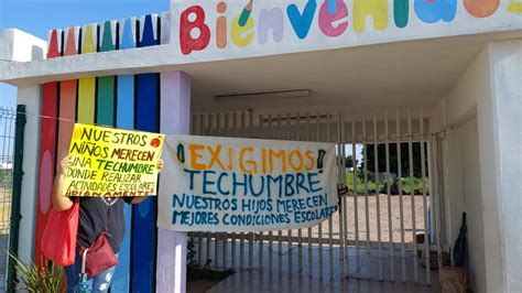 Toman madres de familia jardín de niños Federalizado Canteras en Los