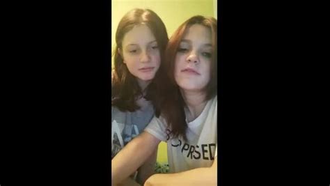 Periscope Girls Kissing