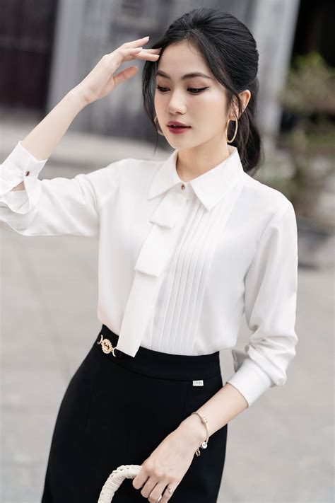 Những Mẫu Áo Sơ Mi Trắng Nữ Đẹp Nhất Cho Phong Cách Tinh Tế Da Màu Shop