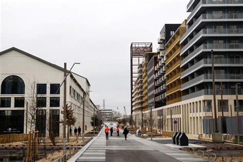 Aldeia Olímpica inaugurada em Paris e Macron promete nadar no Sena