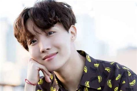 BTS J Hope Mang Những khoảnh khắc hấp dẫn của thành viên BTS này Nhấp