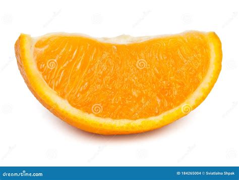 Rebanada De Una Naranja Jugosa Y Madura Aislada Sobre Fondo Blanco Foto