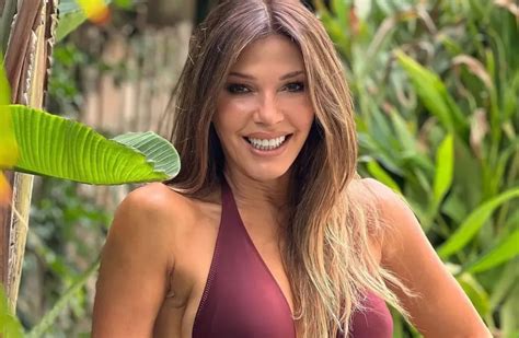 Catherine Fulop se puso una bikini de tiritas y le dio frío en la