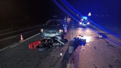 Wypadek na obwodnicy Mielca z udziałem dwóch osobówek i motocykla FOTO