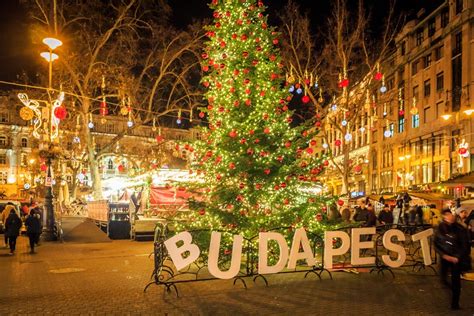 Jarmark bożonarodzeniowy w Budapeszcie za 358 PLN Loty z Poznania