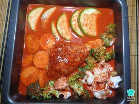 Pollo en achiote al horno con verduras Fácil