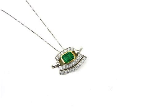 Catenina Con Pendente In Oro Bianco Diamanti E Smeraldo Asta