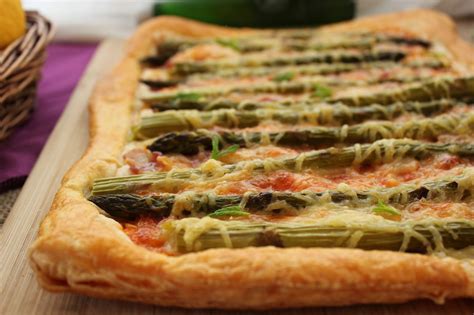 Tarta de Hojaldre con Espárragos Bacón y Queso Cocinando con las Chachas