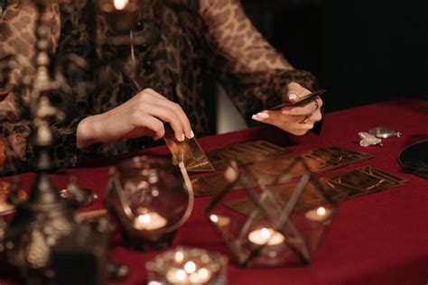 Tarô dos Orixás Desvende os Mistérios Divinos para Transformar Sua Vida