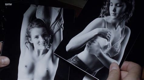 Naked Maja Dybboe in Sorg og glæde