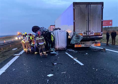 Poważny wypadek na A4 Jezdnia w kierunku Katowic zablokowana ZDJĘCIA