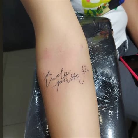 Tatuagem Tudo Passa 70 Ideias Repletas De Significado