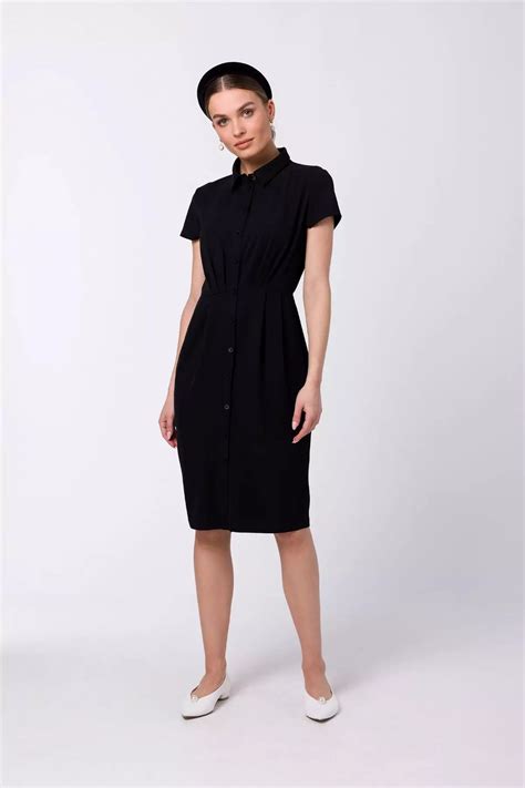 Elegancka Sukienka Z Ozdobnymi Guzikami
