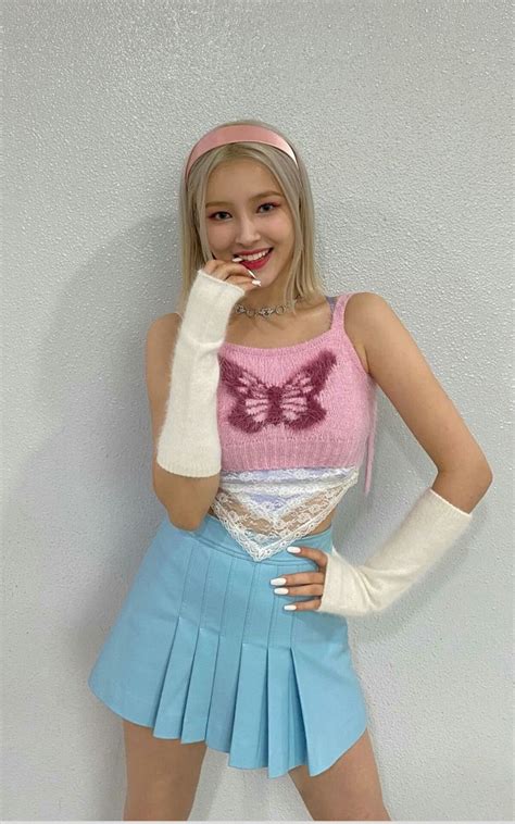 Pin By Shigeki Matsumoto On Nancy Momoland Korean Beauty Girls Kpop
