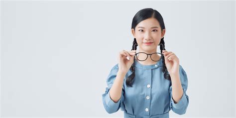 Rekomendasi Model Kacamata Untuk Wajah Bulat Bisa Buat Tirus