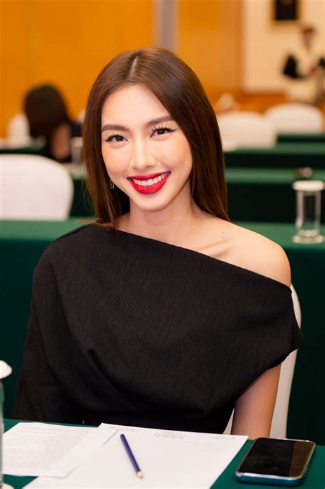 Hoa hậu Thùy Tiên cùng vlogger Quang Linh sánh đôi tại sự kiện trong
