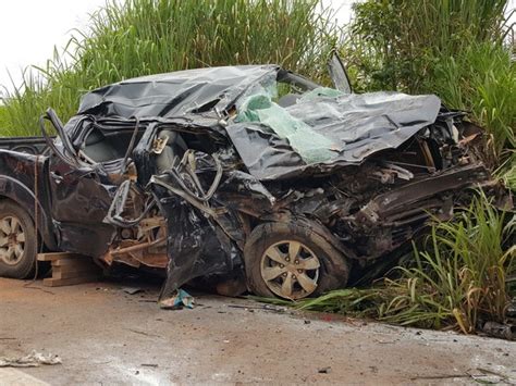 G1 Idosos morrem após colisão entre caminhonete e carreta na BR 364