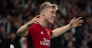 Manchester United Peut Recruter Gratuitement Le Partenaire Surprise De