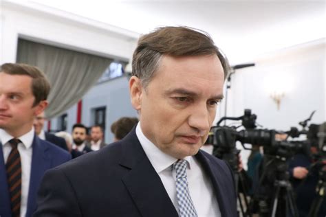 Zbigniew Ziobro choruje Media ujawniają szczegóły jego stanu zdrowia
