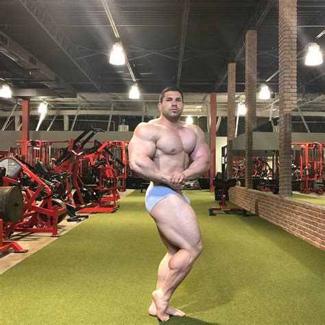 Bodybuilder And Muscle Men Derek Lunsford