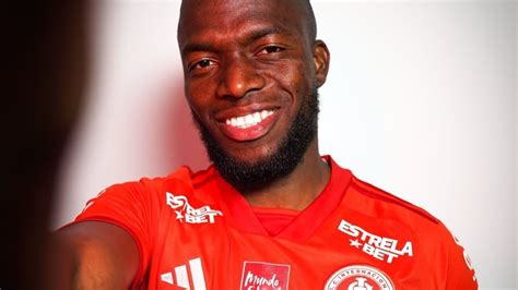 Giro do Vale Inter anuncia contratação do centroavante equatoriano