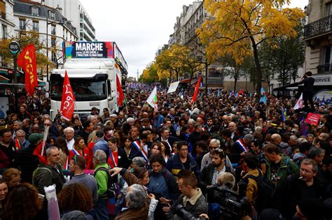 El Descontento Vuelca A Miles De Manifestantes A Las Calles De Francia