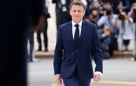 Voyage de Macron au Brésil Un siège en classe affaires réservé aux