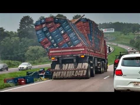 Voos Turbulentos Carga De Verduras Tomba Ap S Carreta Realizar Curva